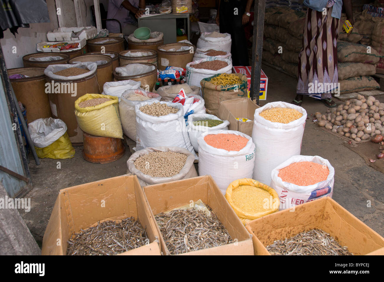 Fish boxes market hi-res stock photography and images - Alamy