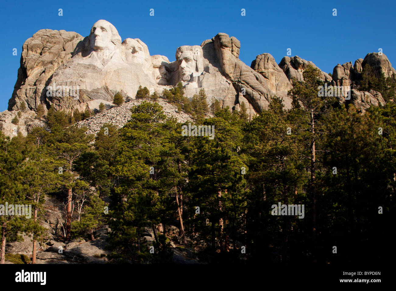 USA, South Dakota, Mount Rushmore National Monument at sunrise on ...