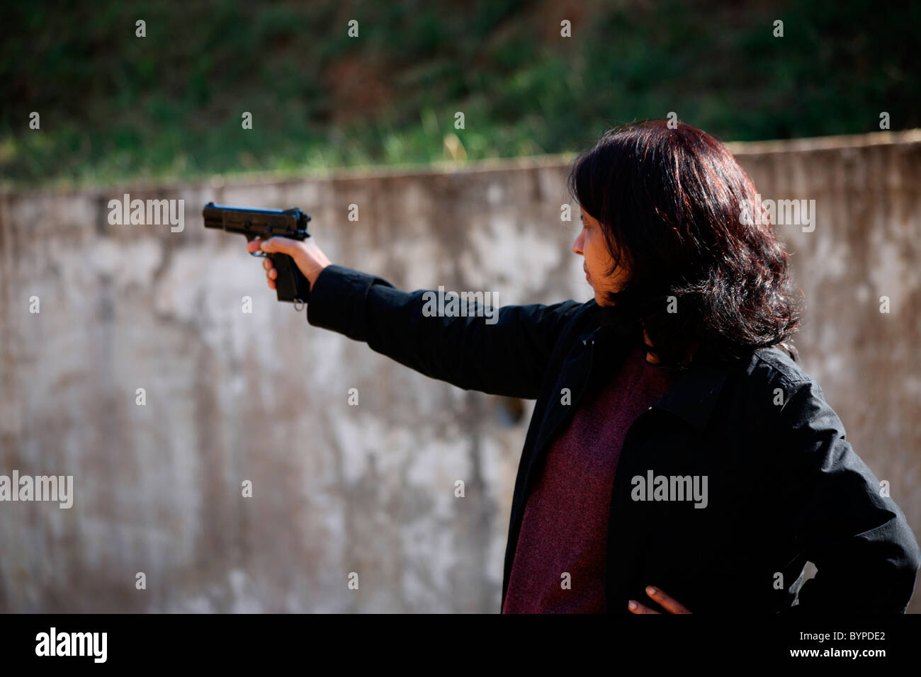 Shooting practice gun aim precision woman hi-res stock photography and ...