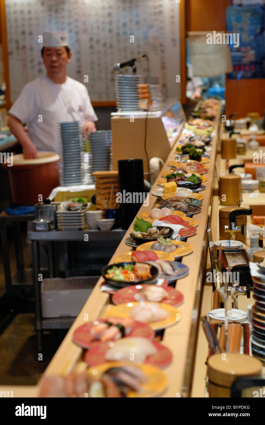 Sushi restaurant in Tokyo Japan Stock Photo - Alamy