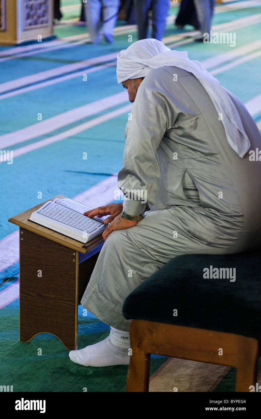 Man reading the Koran inside the Great Mosque at Aleppo, Syria Stock ...