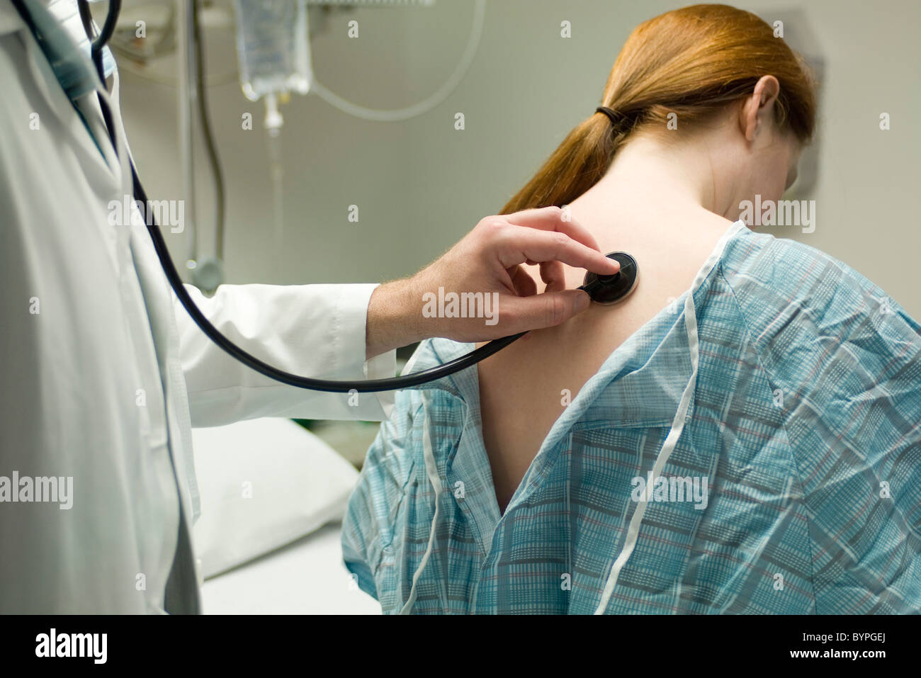 Doctor listening to patient's back with stethoscope Stock Photo - Alamy
