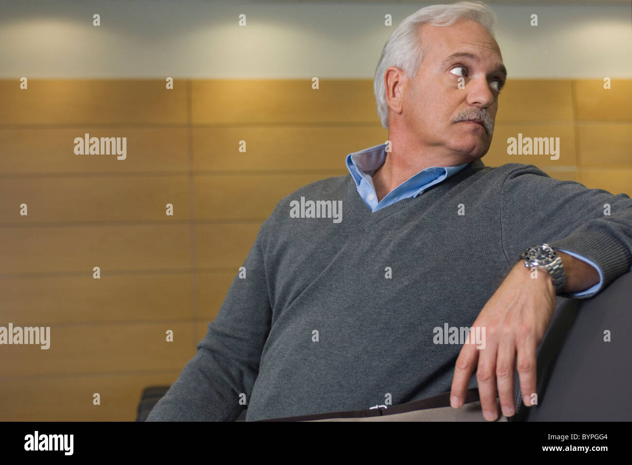 Man looking over shoulder anxiously Stock Photo - Alamy