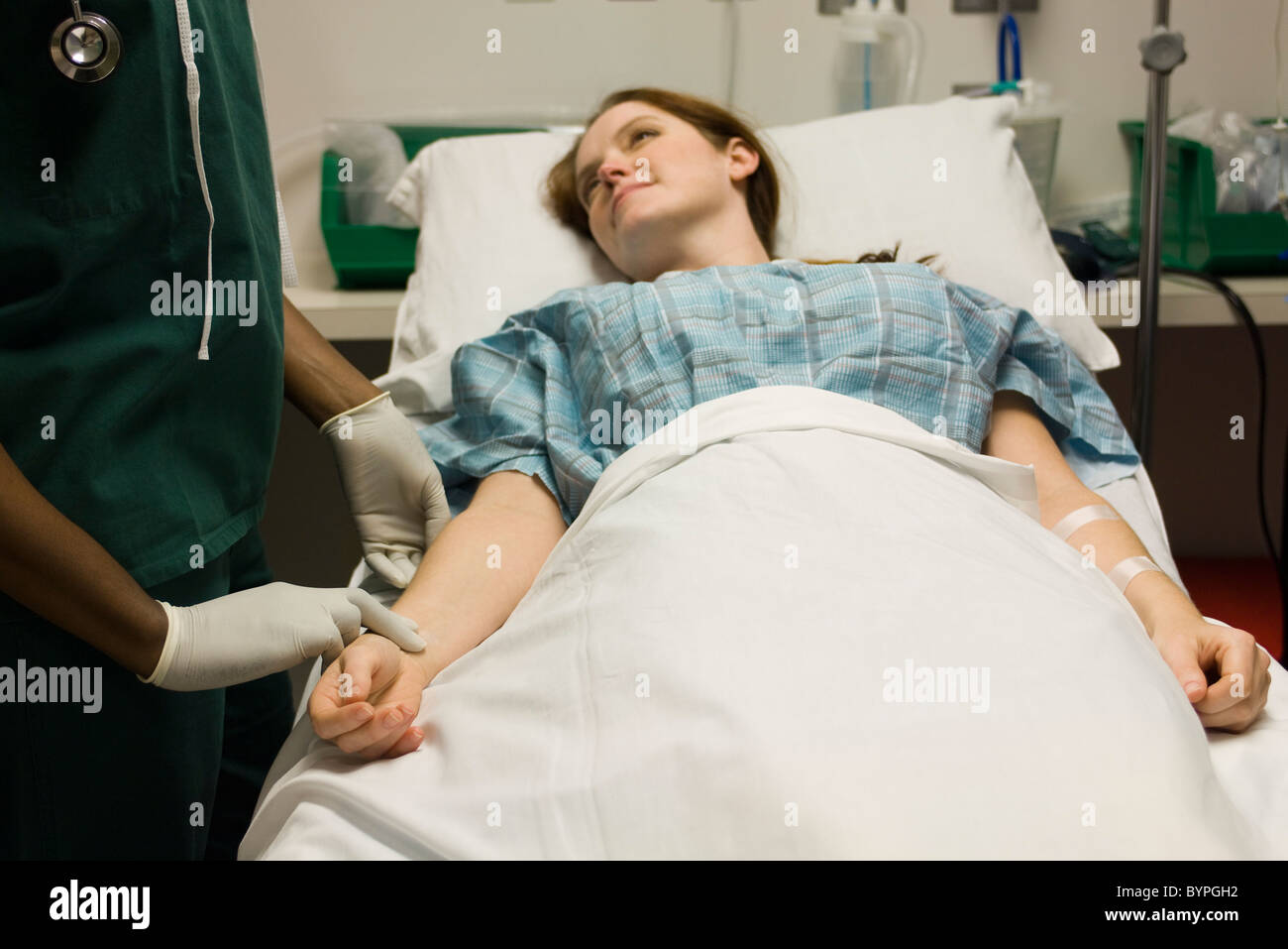 Nurse checking patient's pulse Stock Photo - Alamy