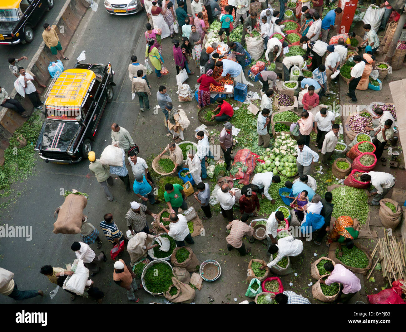 Street Market selling vegetables in Mumbai India Stock Photo - Alamy