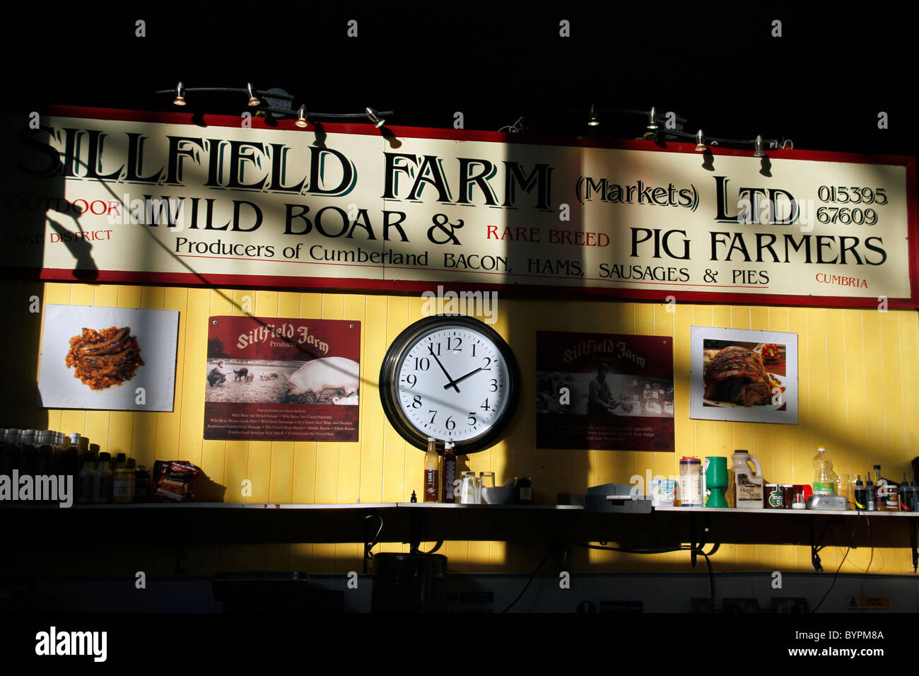 UK. FARM SHOP IN BOROUGH MARKET IN LONDON Stock Photo - Alamy