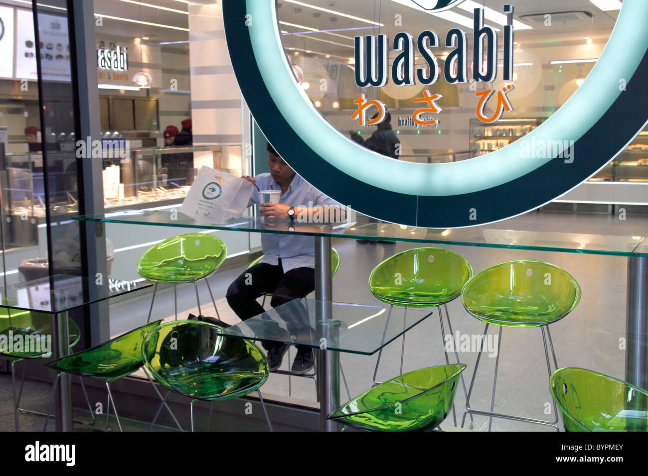 UK. MAN EATING AT A WASABI ORIENTAL FAST FOOD BAR IN LONDON Stock Photo ...