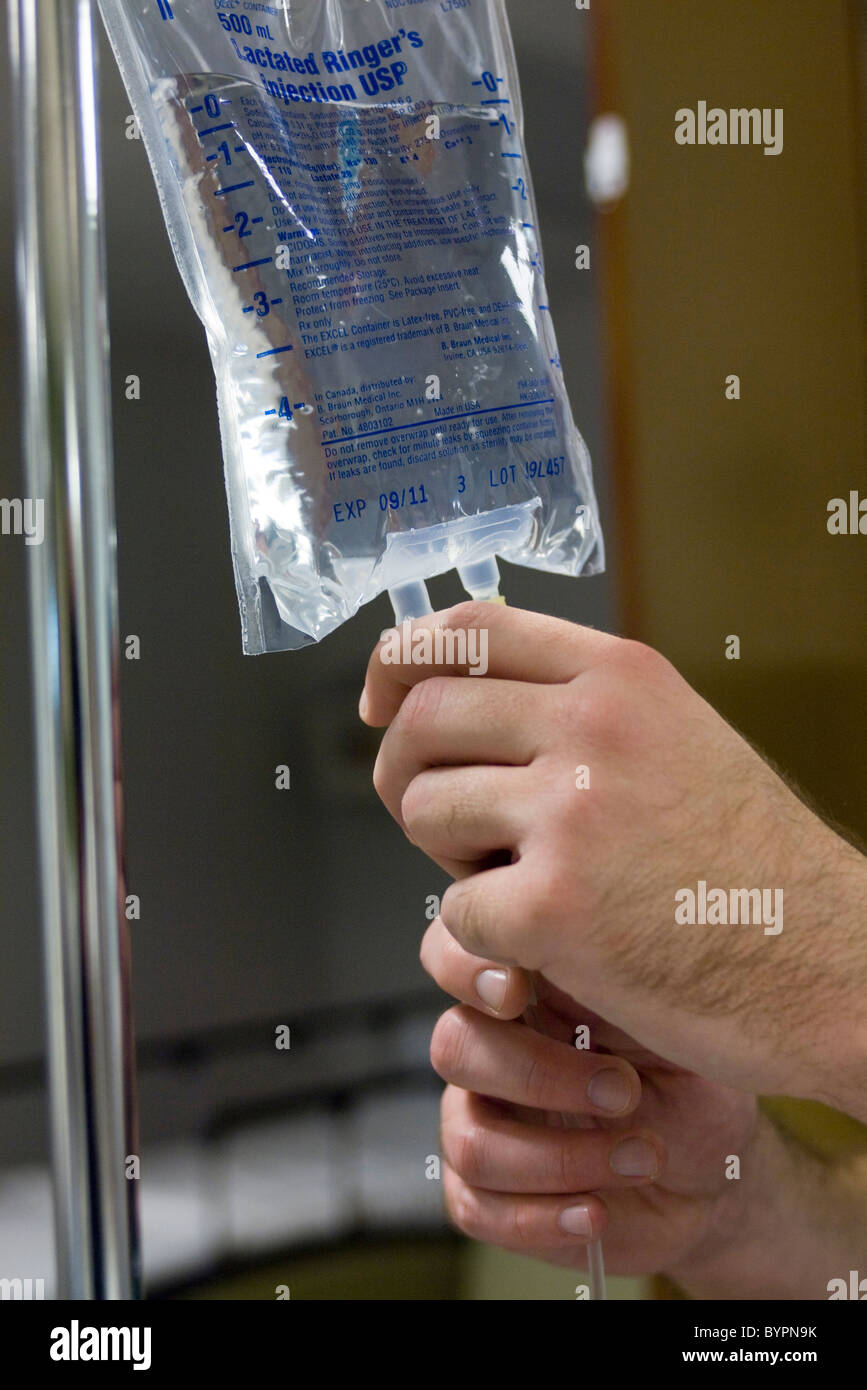 Preparing IV drip Stock Photo - Alamy