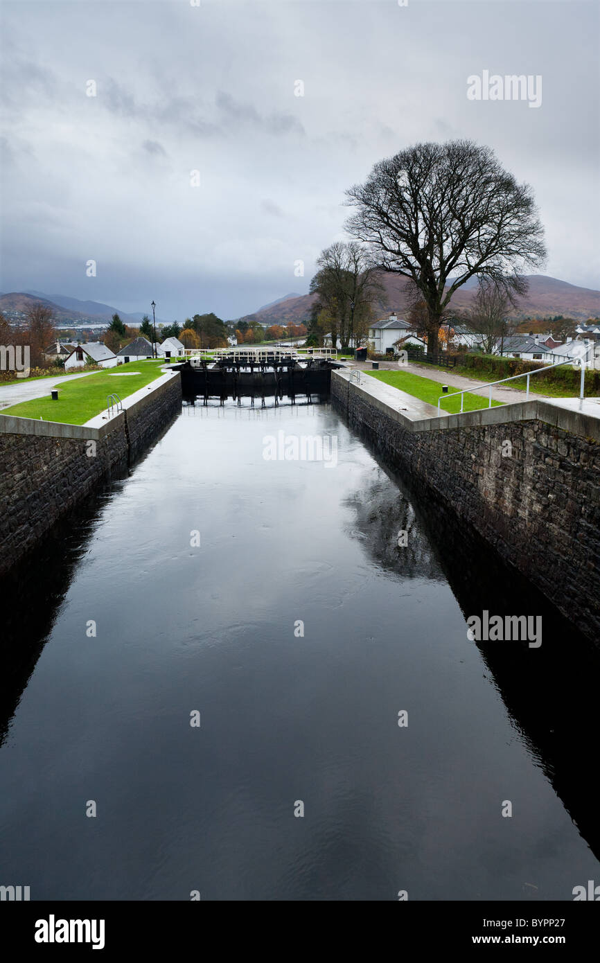 A peacefull Caladonian Canal at the Devils Staircase in Banavie, Fort ...