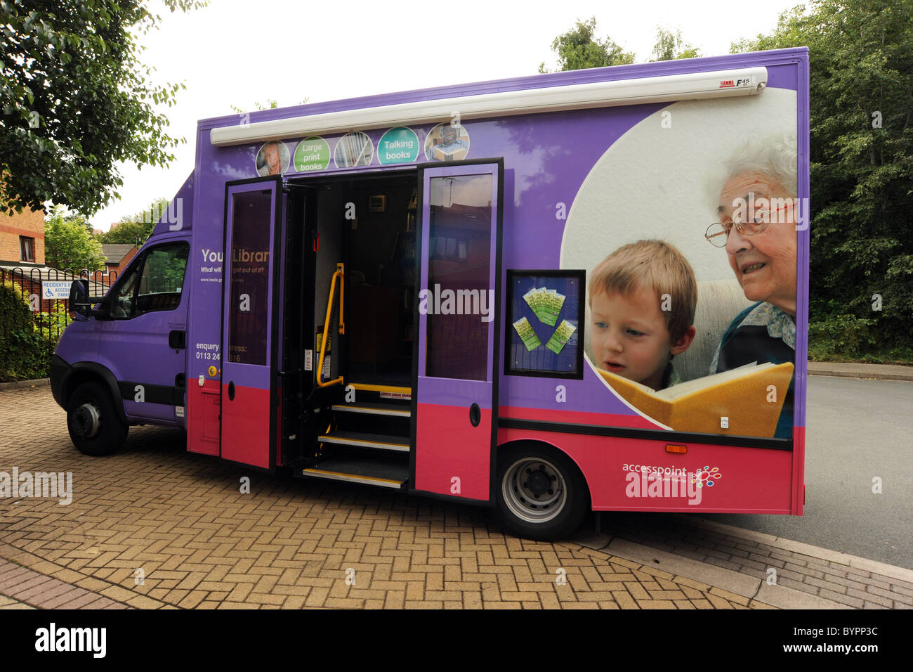 A public library bus visits sheltered housing in Leeds Stock Photo - Alamy