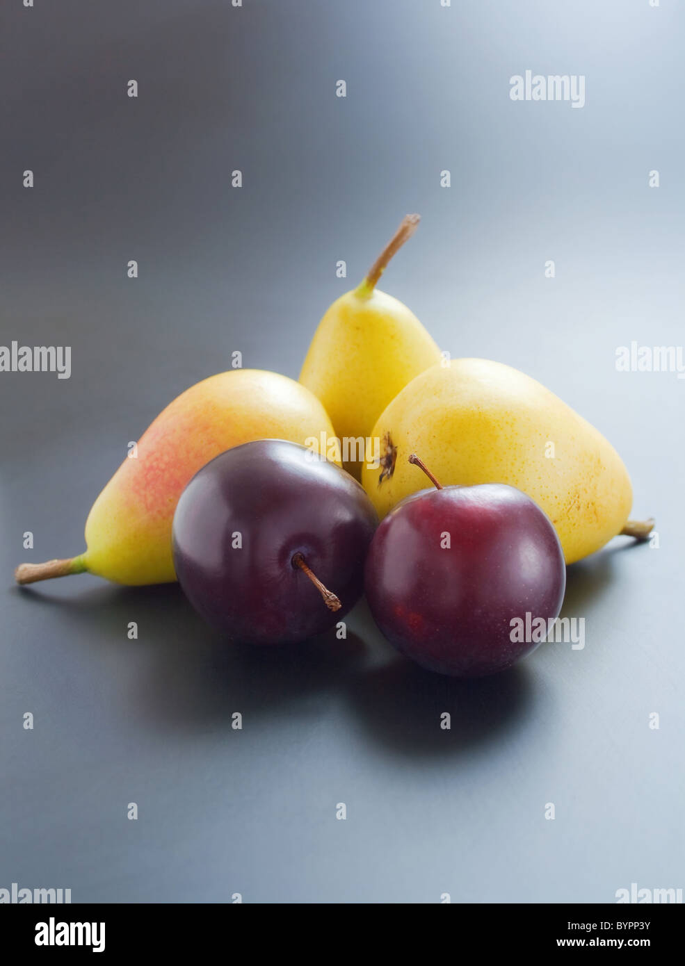 plums and pears Stock Photo - Alamy