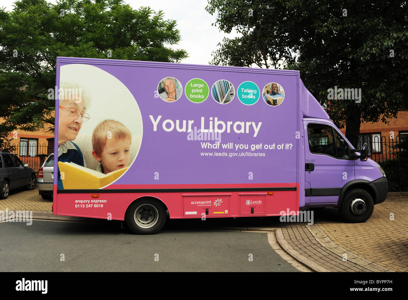 A public library bus visits sheltered housing in Leeds Stock Photo - Alamy