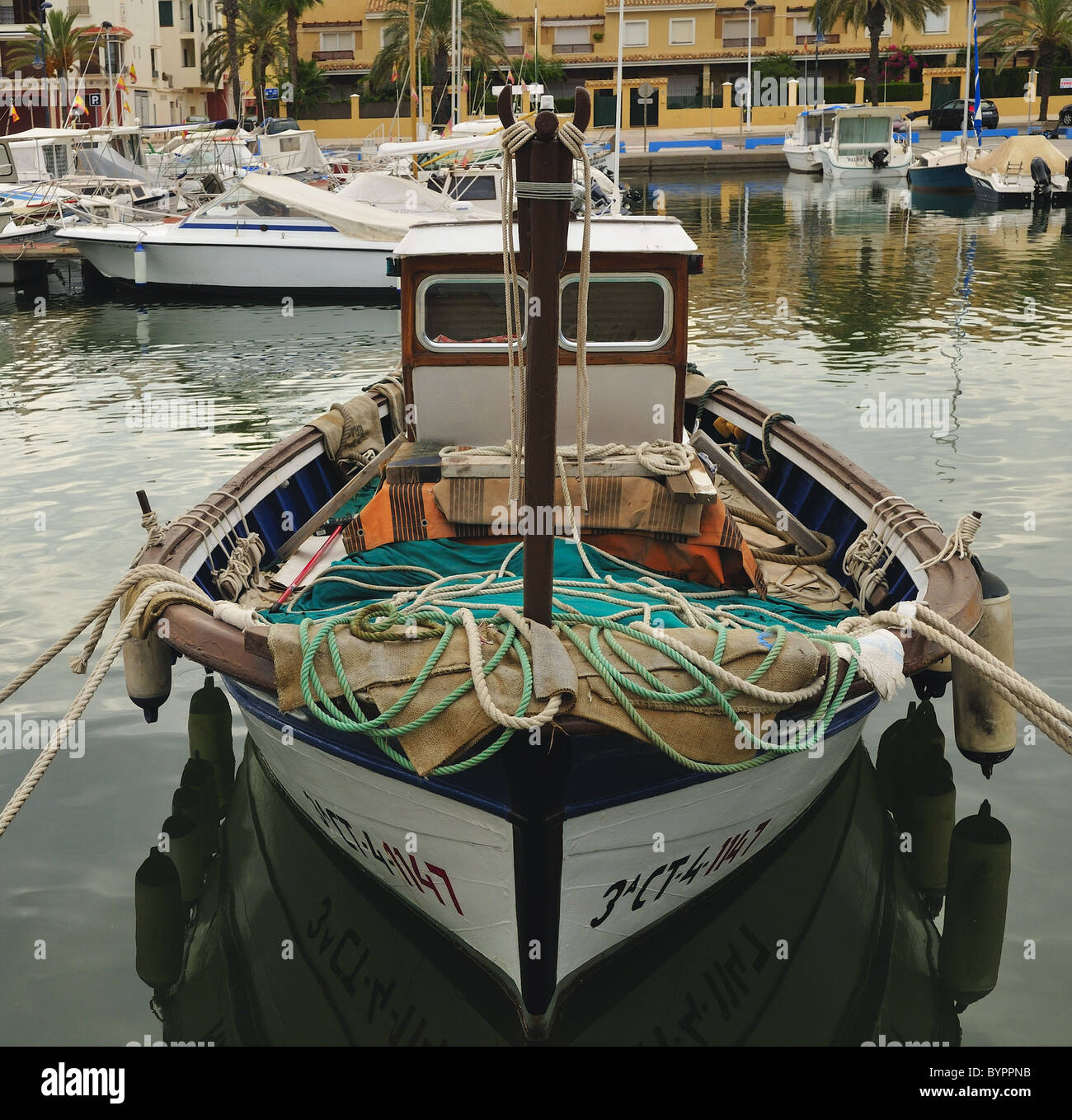 Boat at pier hi-res stock photography and images - Alamy