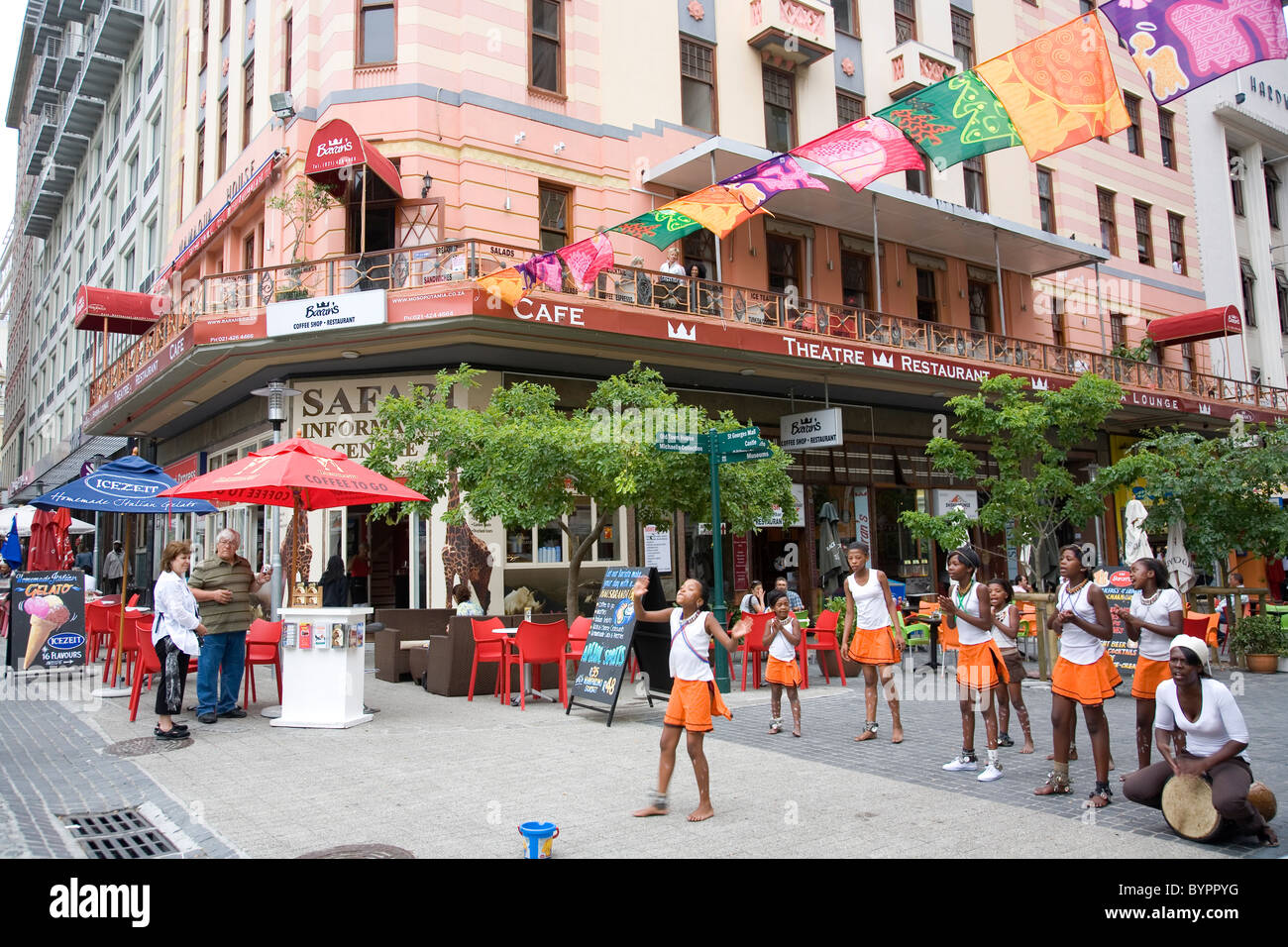 Street performers in costume hi-res stock photography and images - Alamy
