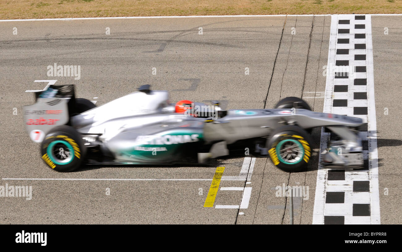 Formula 1 race finish hi-res stock photography and images - Alamy