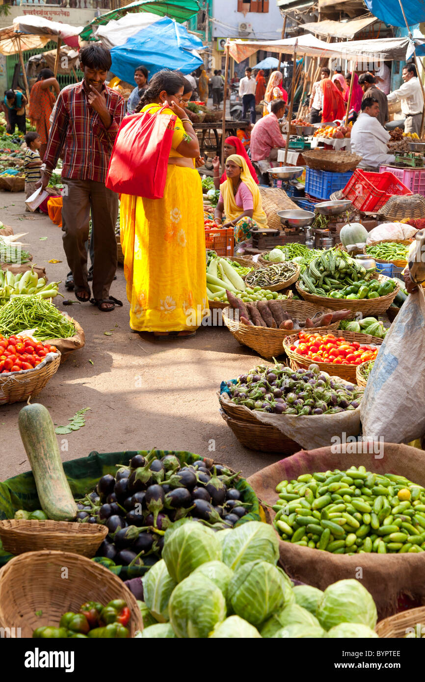 india, Rajasthan, Udaipur, fruit and vegetable market Stock Photo - Alamy