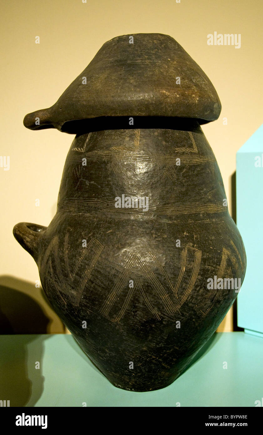 Ancient etruscan pottery hi-res stock photography and images - Alamy