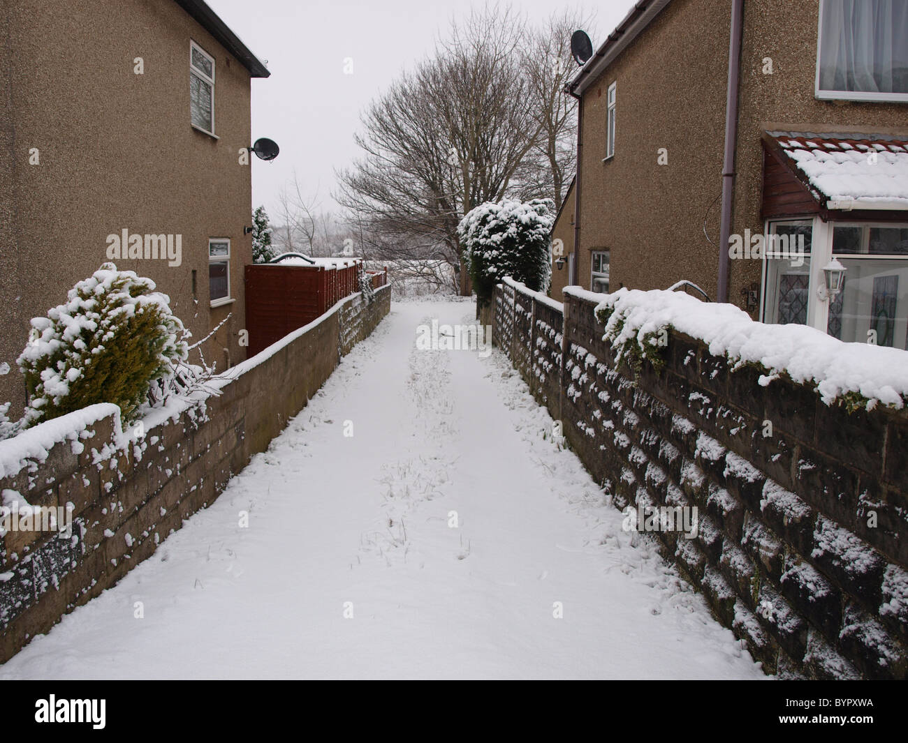 winter path beatween two houses Stock Photo - Alamy