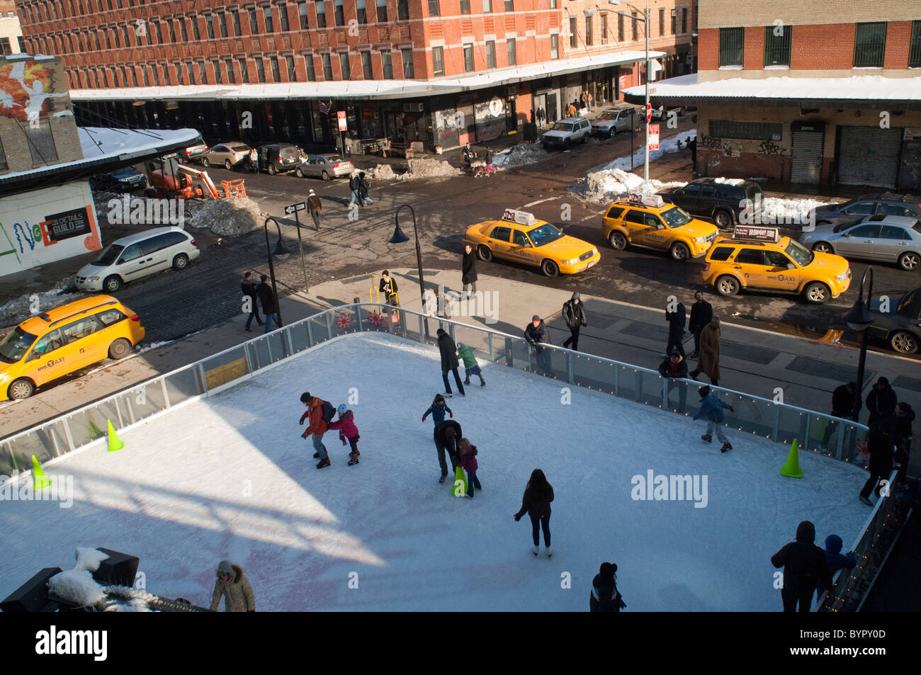Standard hotel ice rink hi-res stock photography and images - Alamy