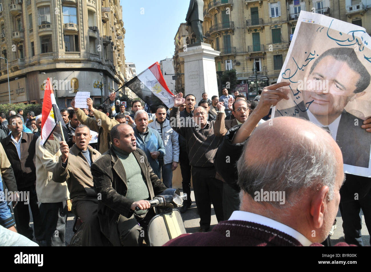 2 February 2011 -- Cairo, Egypt -- Scenes in an around Cairo's Tahrir ...