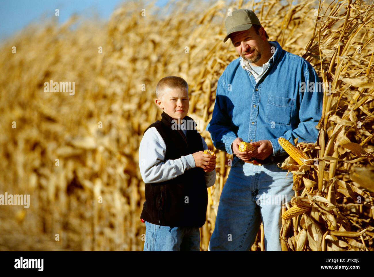 Iowa field farmer child hi-res stock photography and images - Alamy