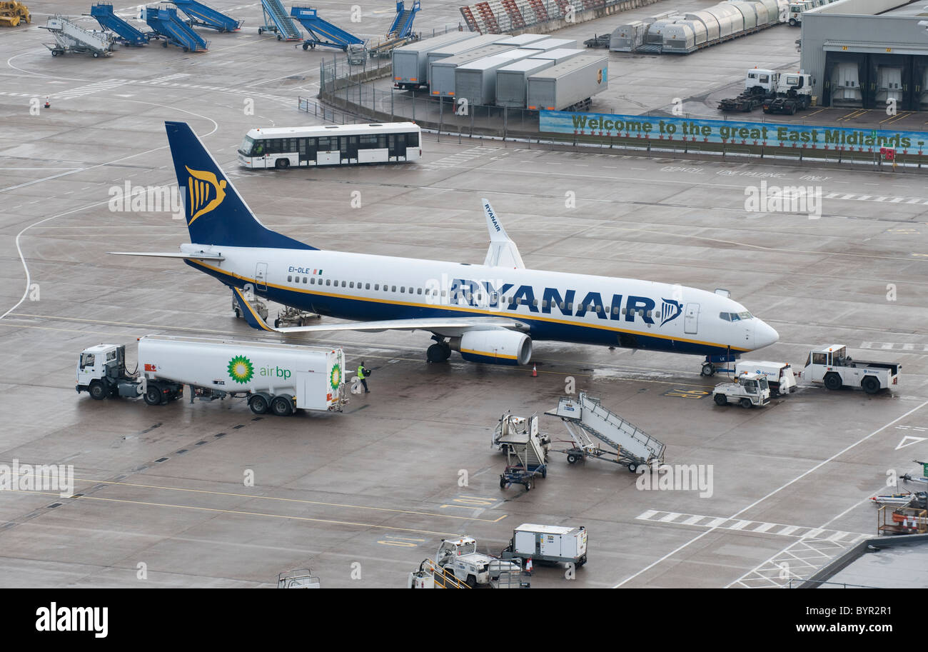 Aircraft on the apron hi-res stock photography and images - Alamy