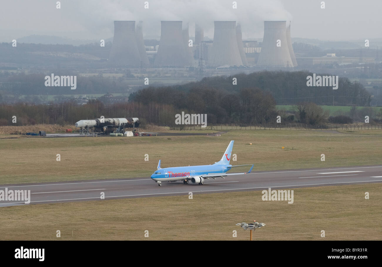 Thomson Airways / Thomsonfly Boeing 737 aircraft landing at Nottingham ...