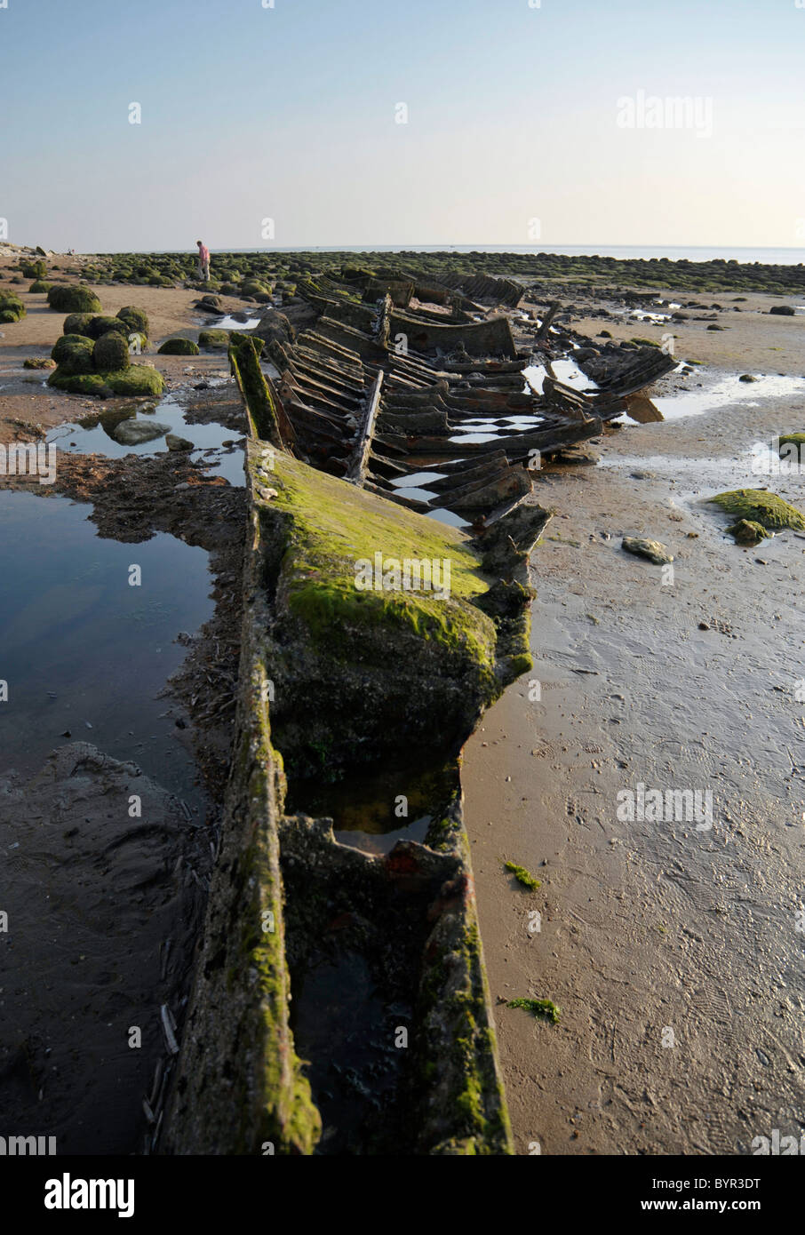 Iron keel of a shipwreck on the beach at hunstanton, Norfolk Stock ...