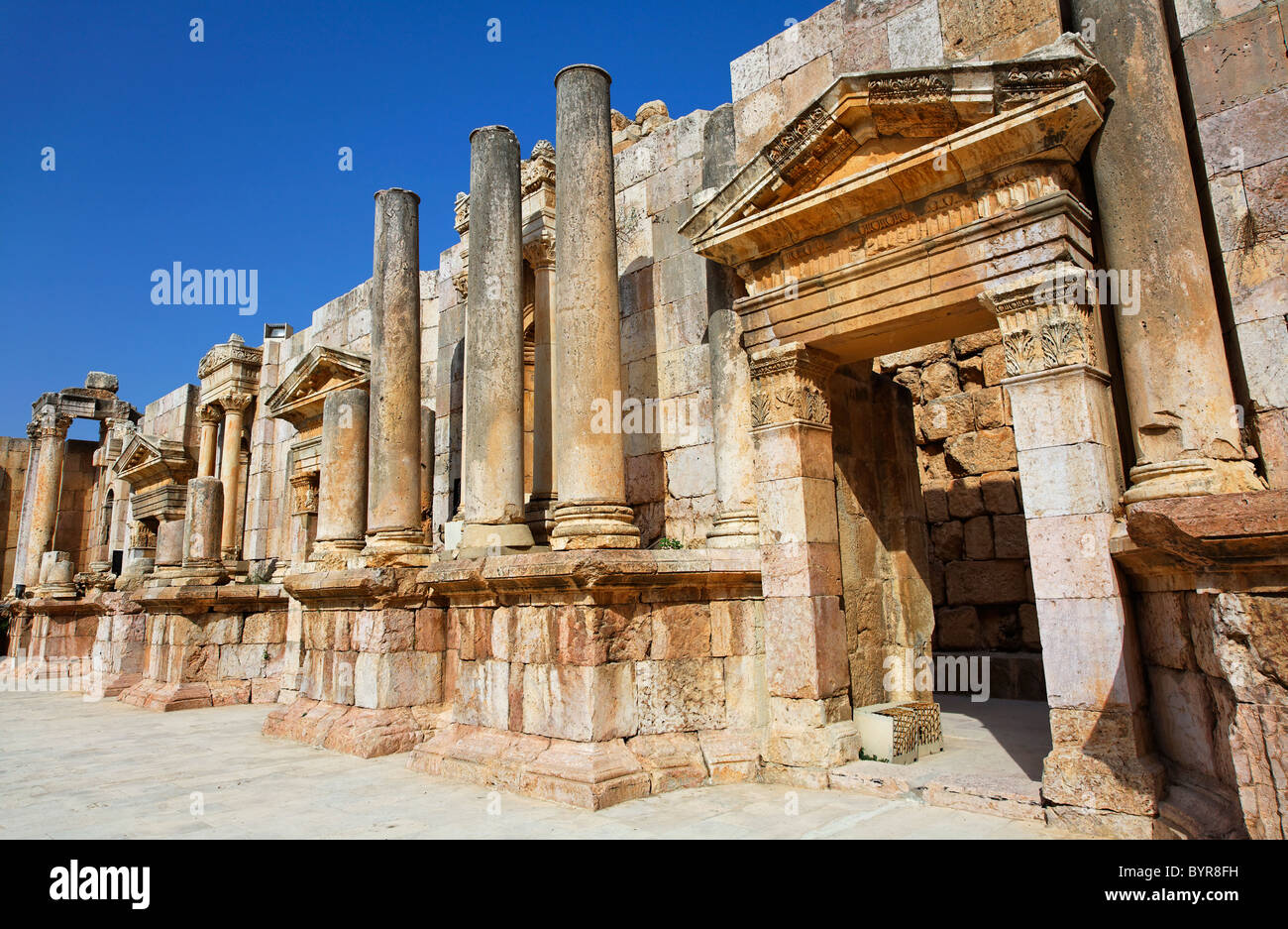 Jerash theatre hi-res stock photography and images - Alamy
