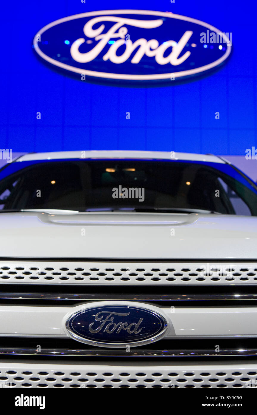 Ford explorer logo hi-res stock photography and images - Alamy