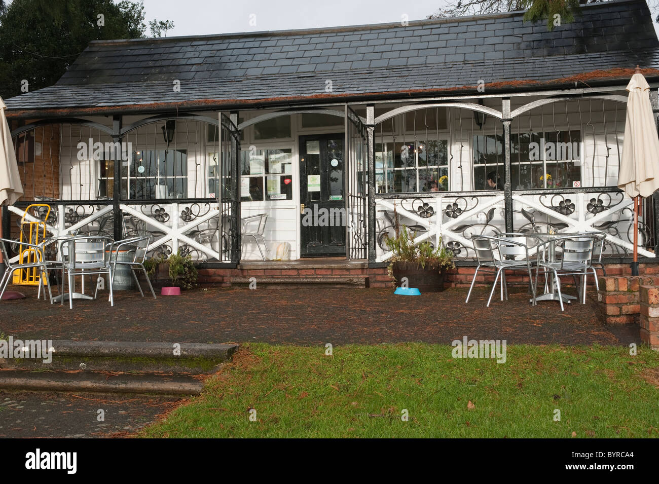Pavilion cafe hi-res stock photography and images - Alamy