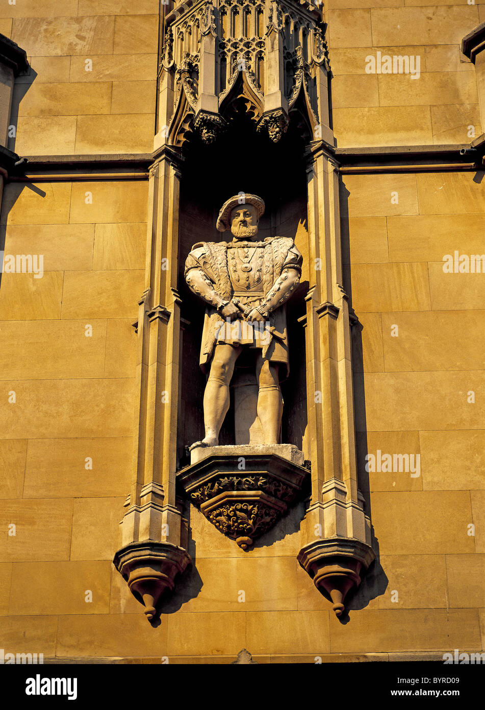 King henry viii statue cambridge hi-res stock photography and images ...
