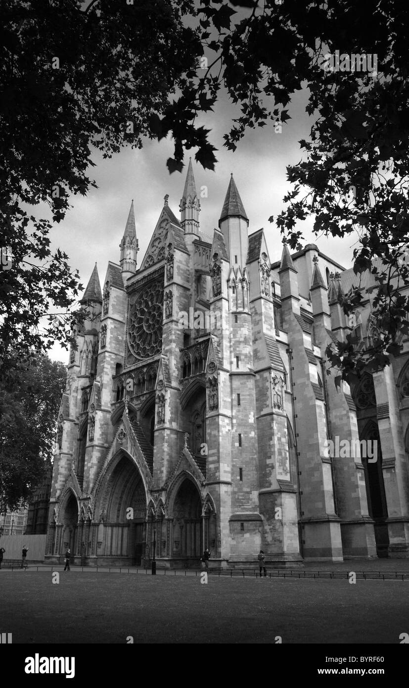 Black and white Westminster Abbey - one of London's greatest symbols ...
