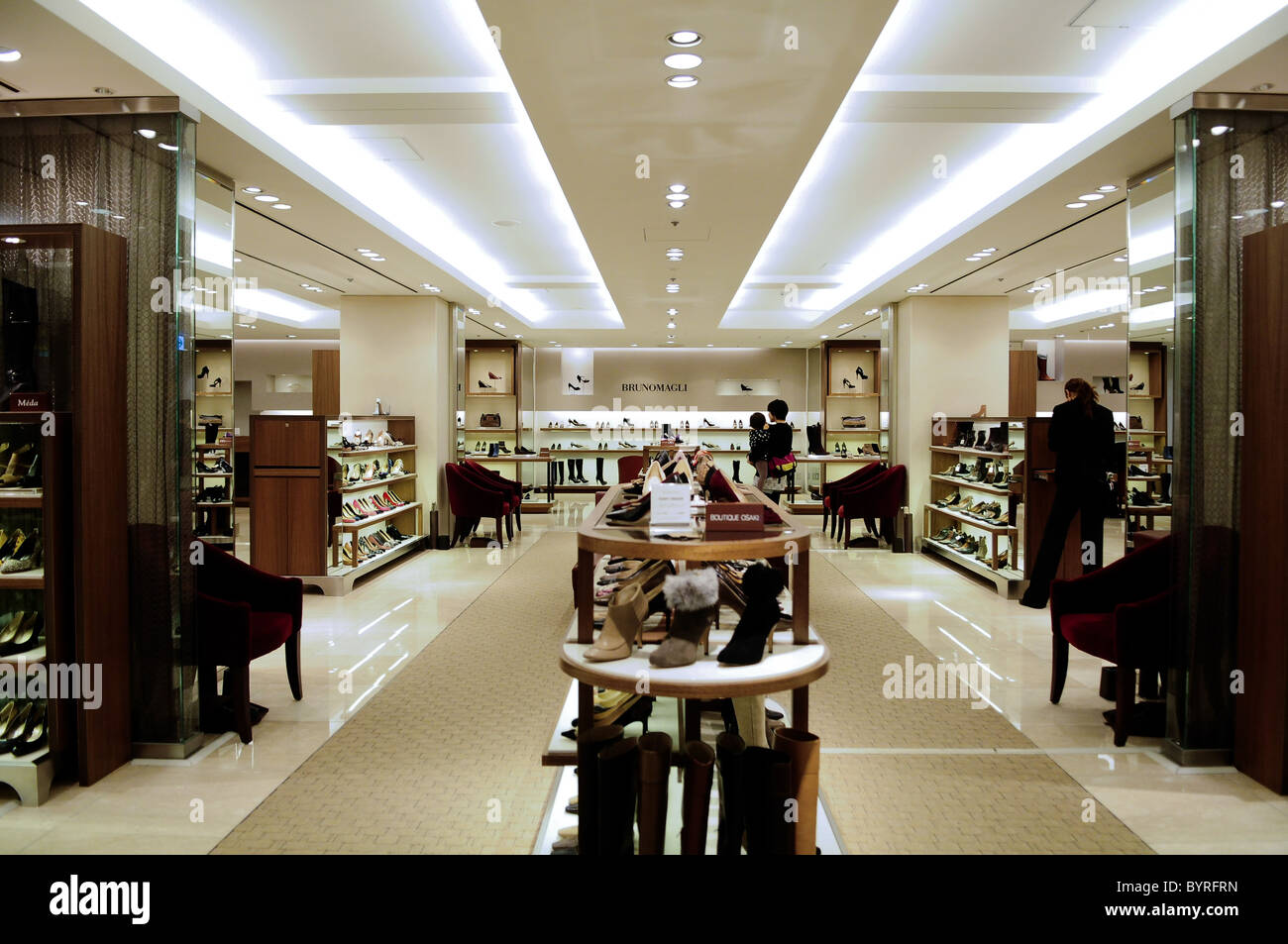 Inside a japanese department store hi-res stock photography and images ...