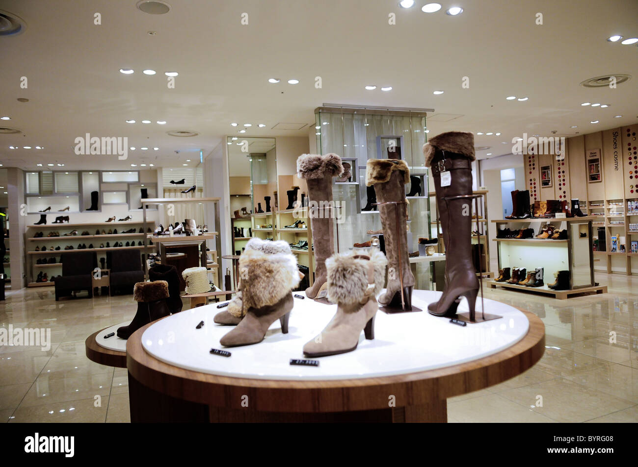 Inside a japanese department store hi-res stock photography and images ...