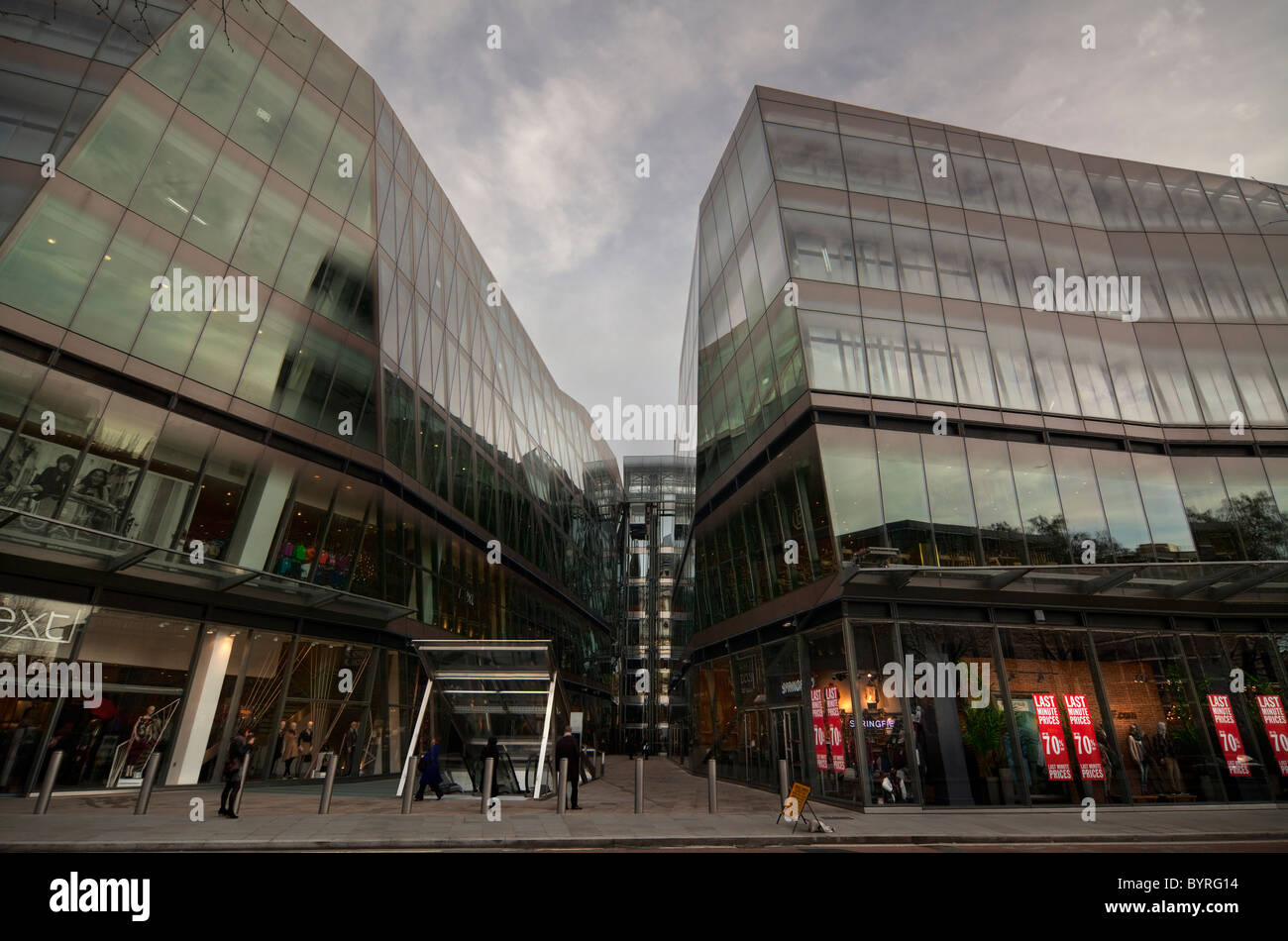 New change shopping centre london hi-res stock photography and images ...