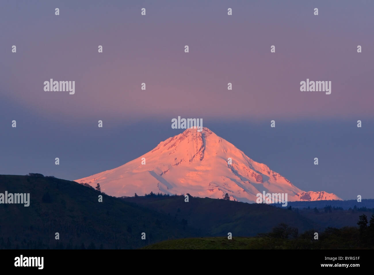 sunrise over mount hood in columbia river gorge national scenic area ...