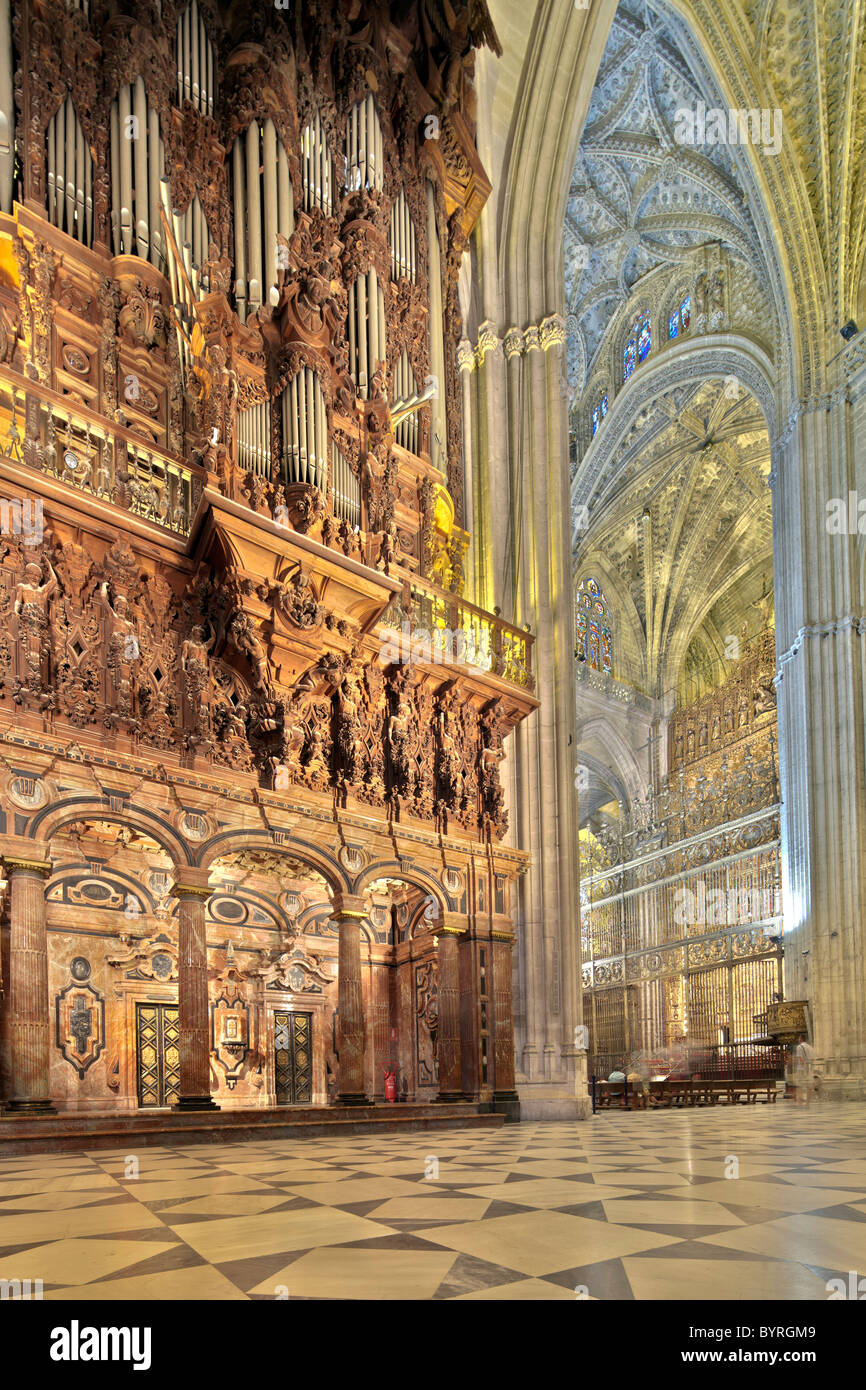 Organ instrument cathedral hi-res stock photography and images - Alamy