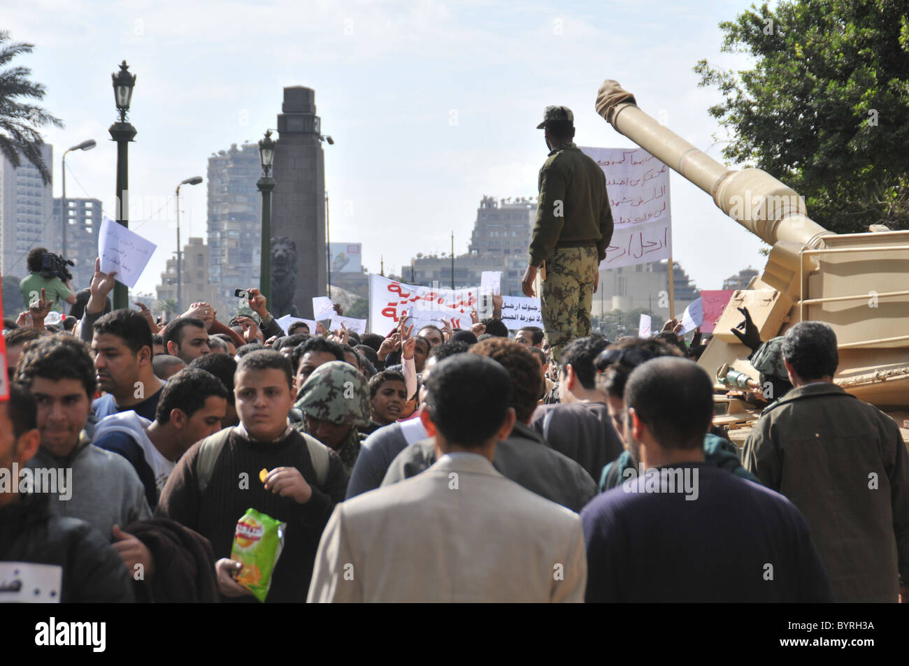Scenes in and around Tahrir Sq as pro-democracy protestors assemble to ...