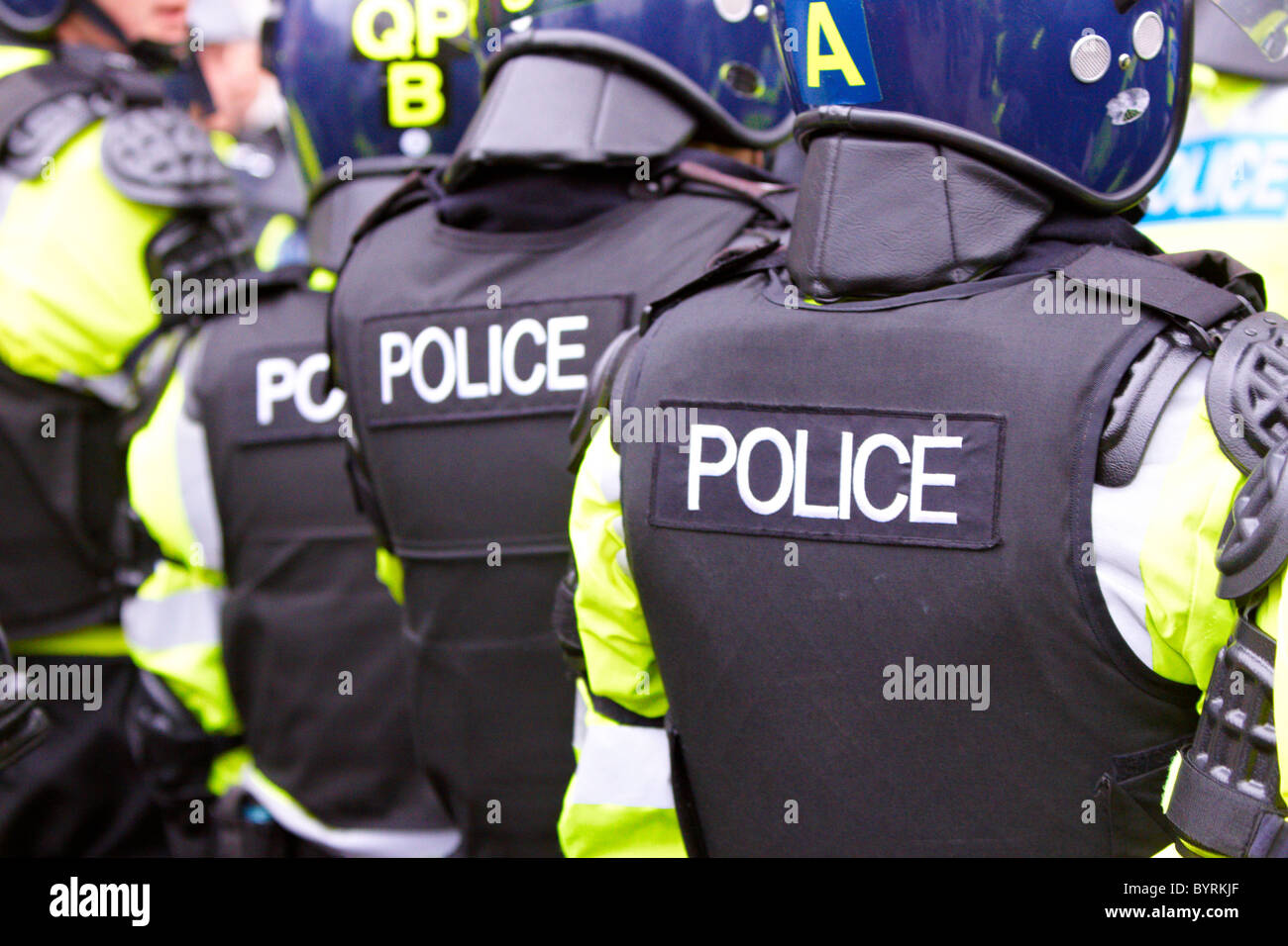 Police during an English defence League (EDL) rally in Luton Stock ...