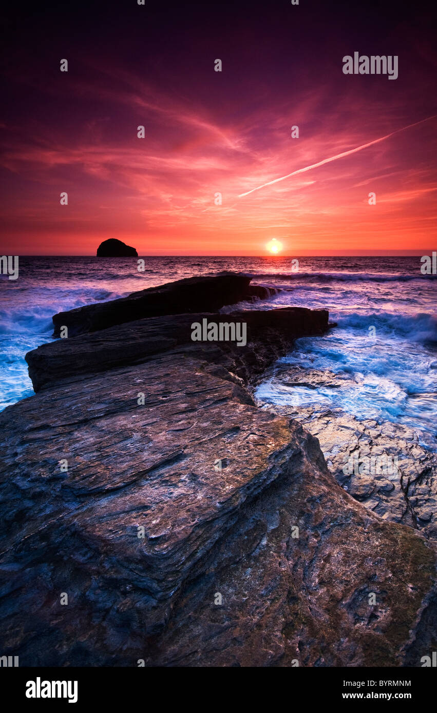Sunset at Trebarwith Strand in Cornwall, England, UK Stock Photo - Alamy