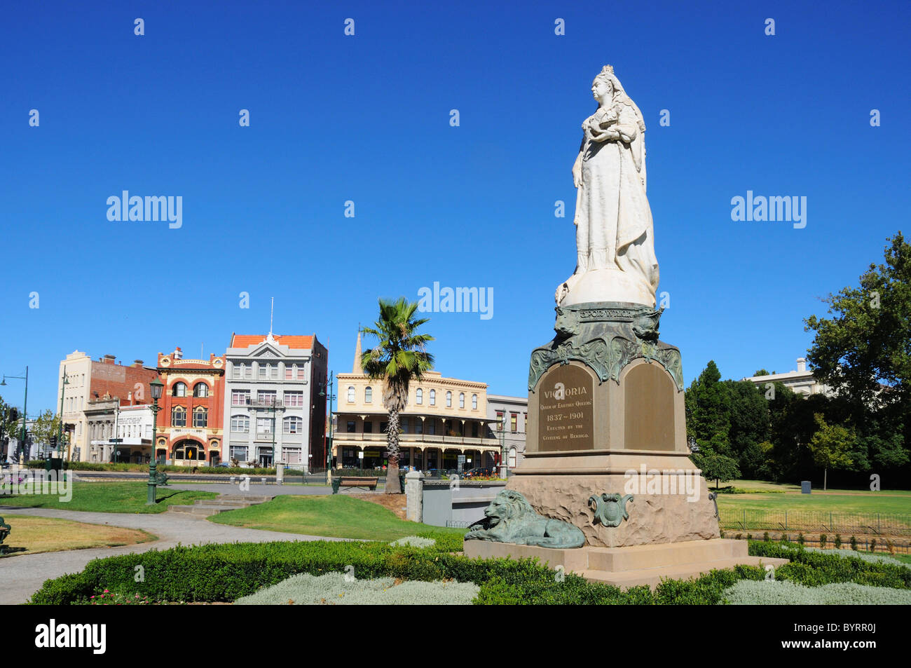A statue of Queen Victoria in Rosalind Park in Bendigo, Australia Stock ...