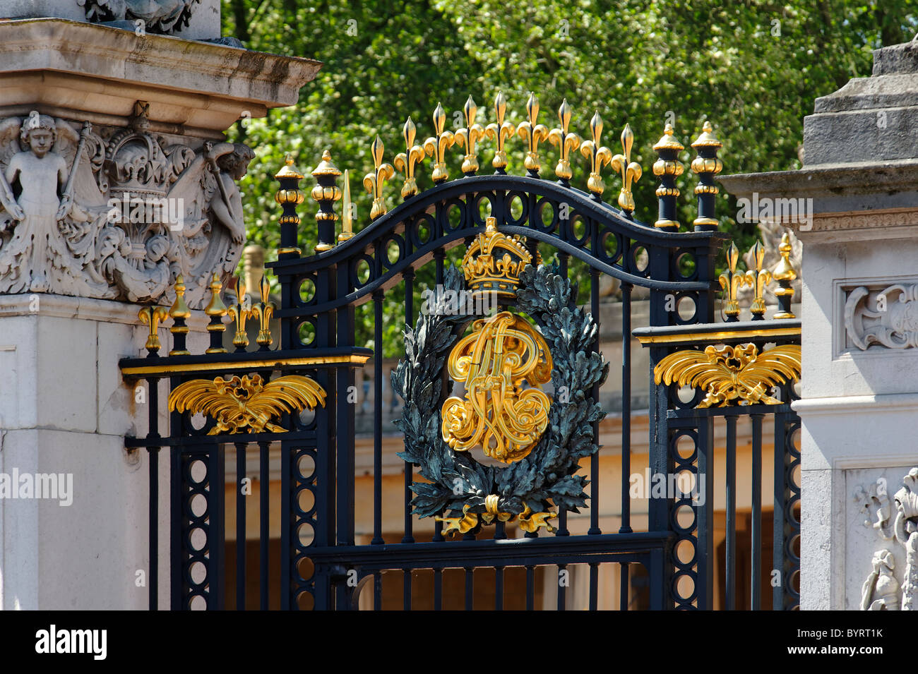 Buckingham Palace Gate Detail High Resolution Stock Photography and ...