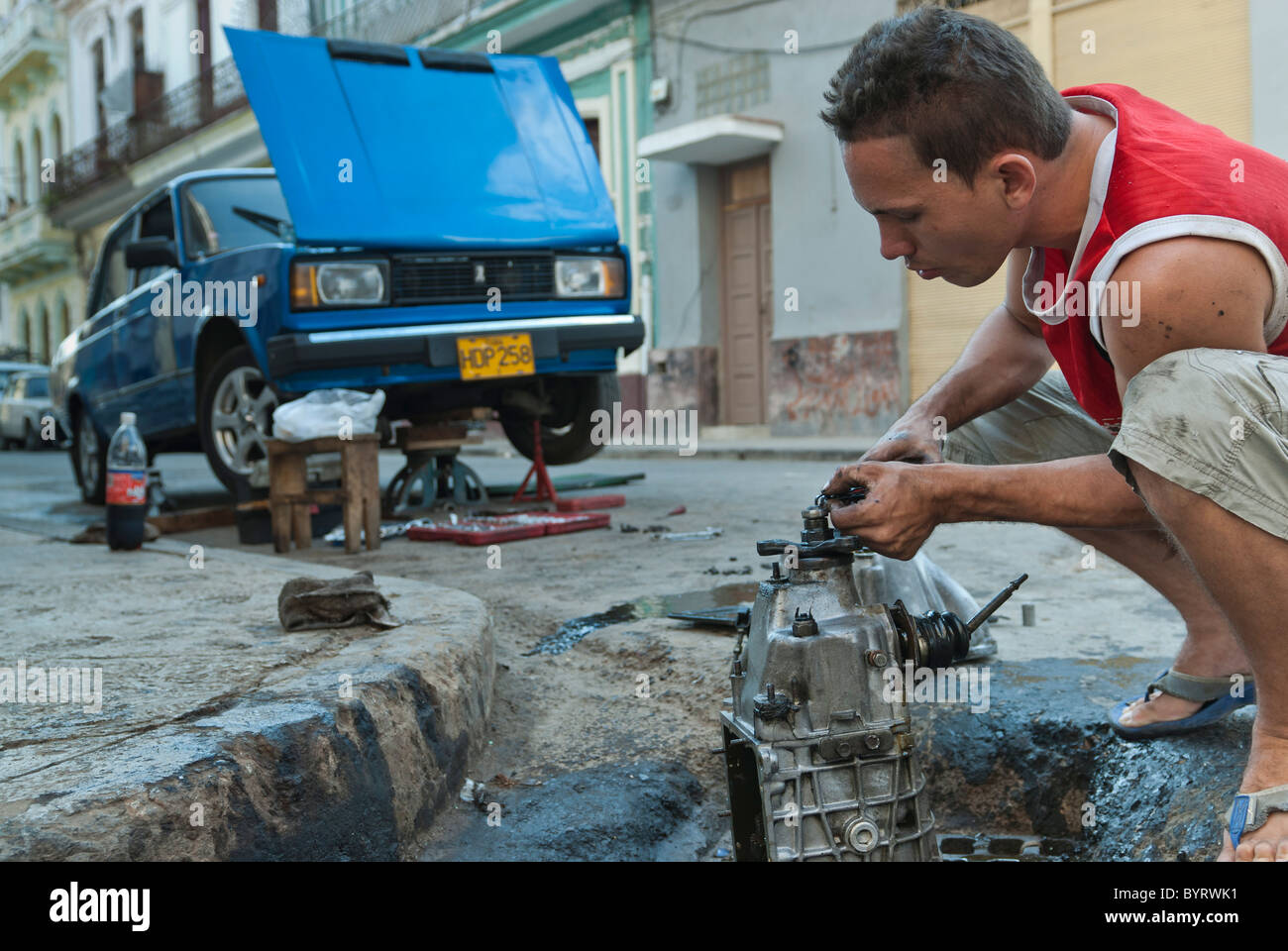 Cuban car repair hi-res stock photography and images - Alamy