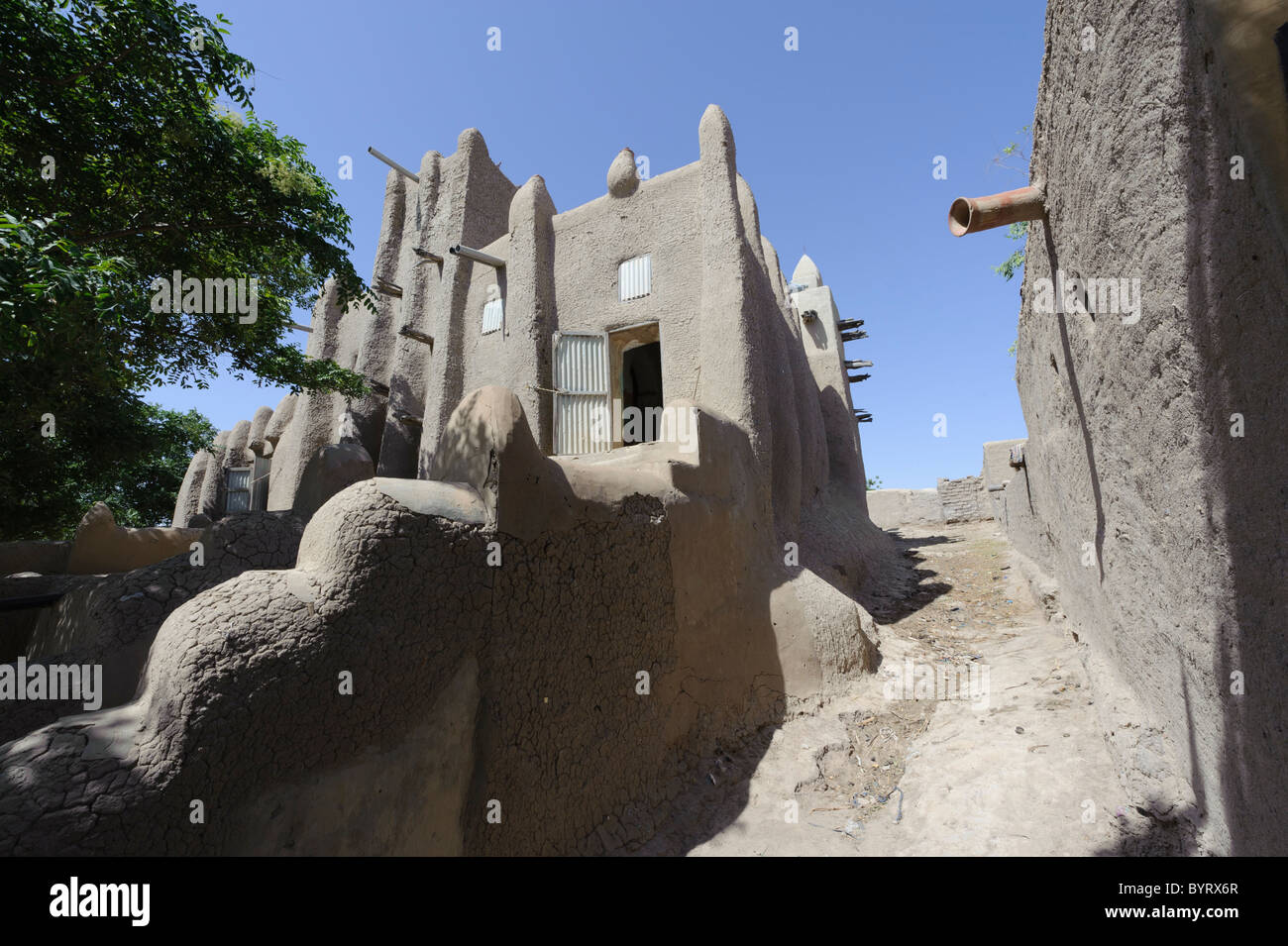 Mud built mosque in a village on the banks of the River Niger, Mali ...