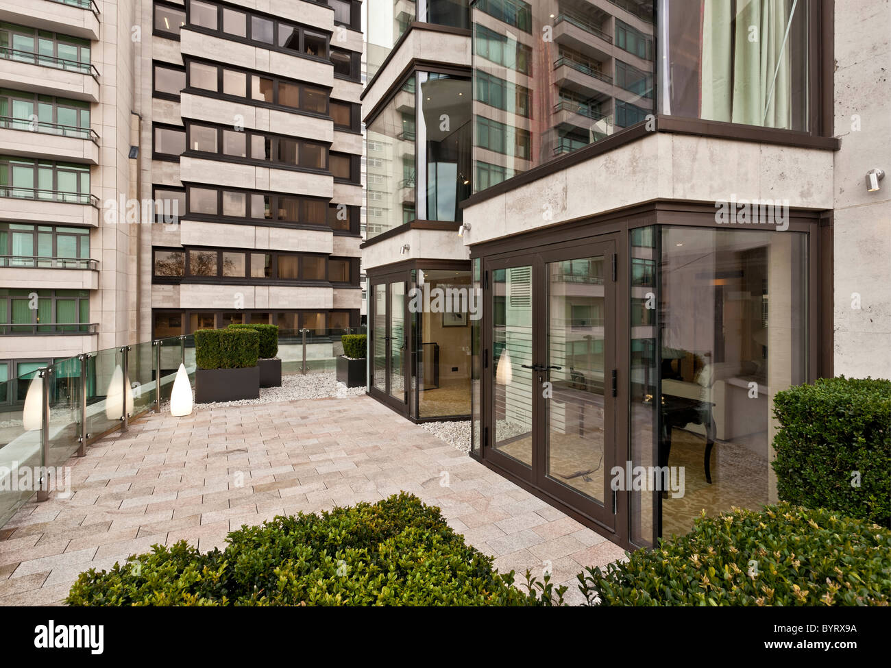 Four seasons park lane hotel london hi-res stock photography and images ...