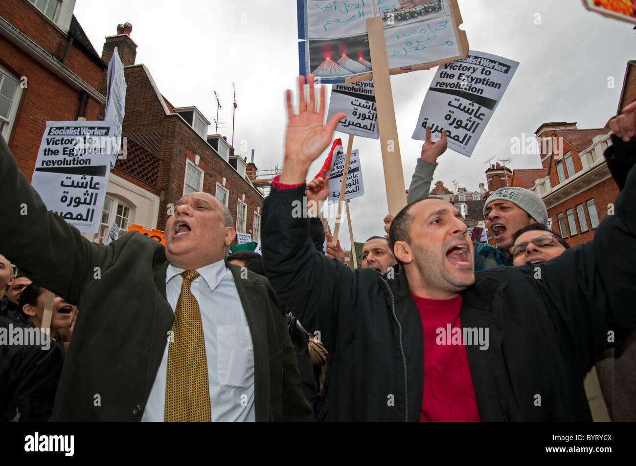 Egyptian community in Britain protesting during revolution against ...