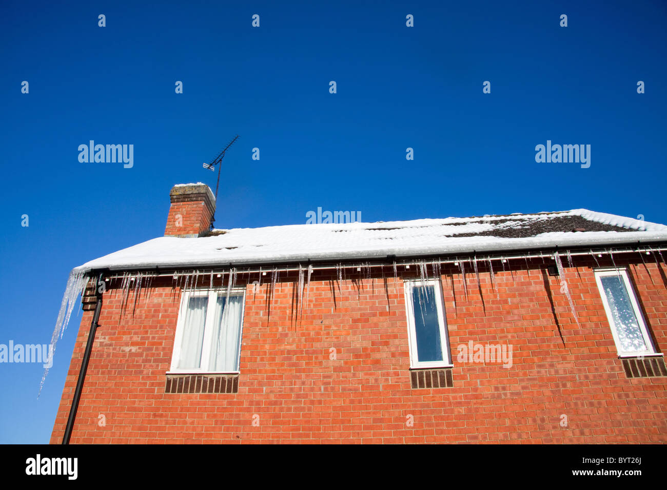 Icicles house uk hi-res stock photography and images - Alamy