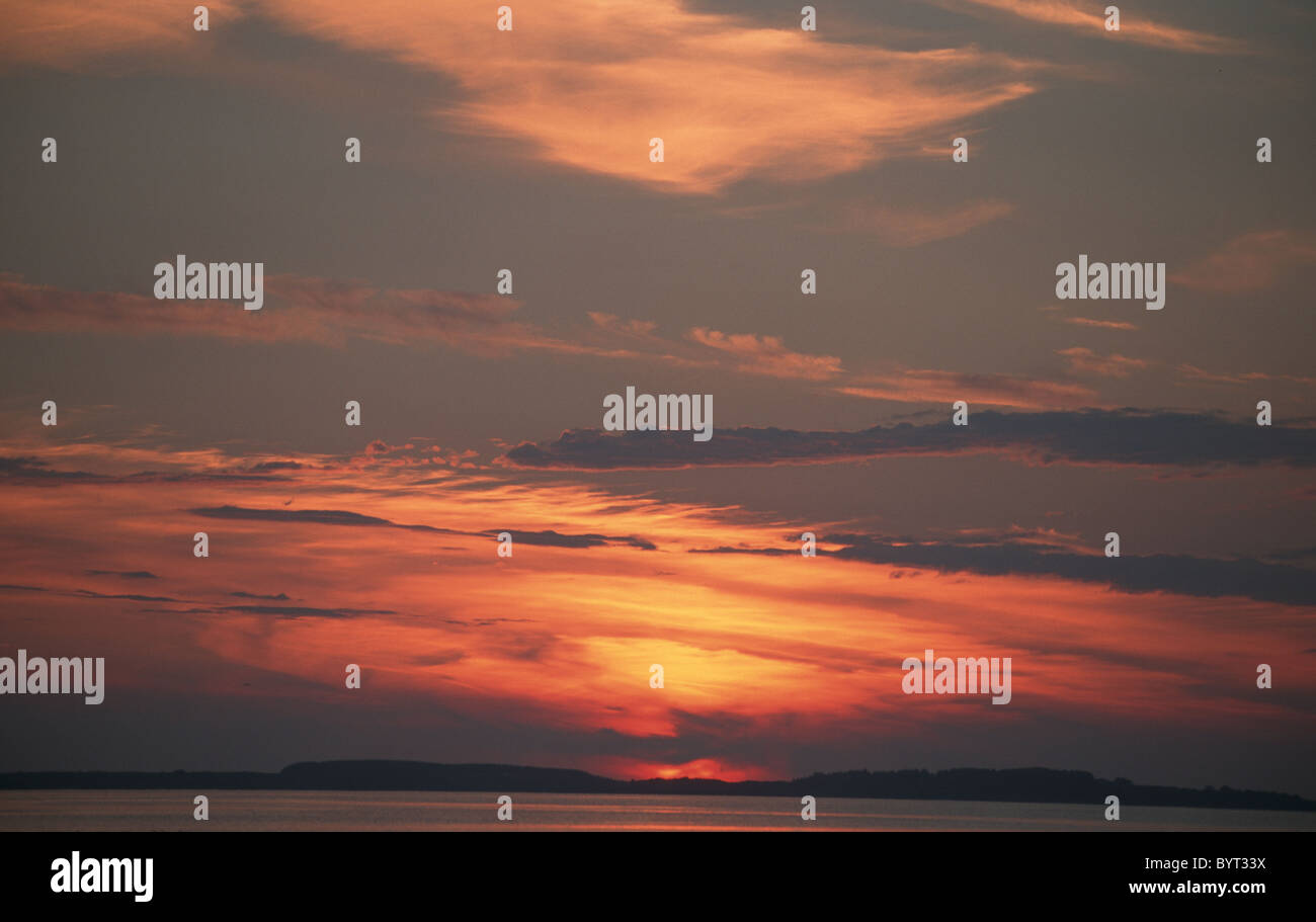 Sunset at sea, Norway - the land of the midnight sun, colorful sunset ...