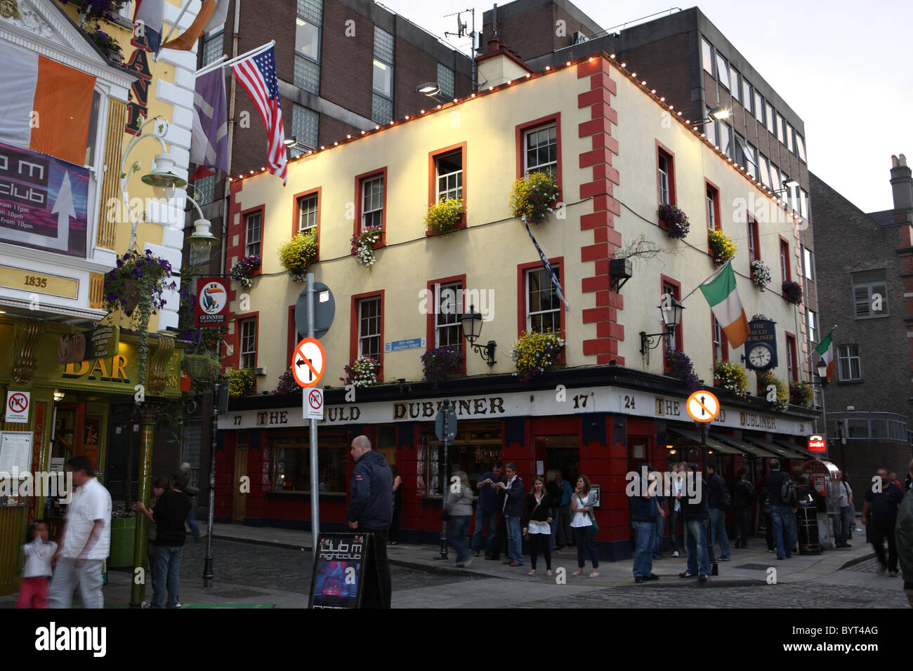 Ye auld Dubliner pub temple bar dublin ireland Stock Photo - Alamy